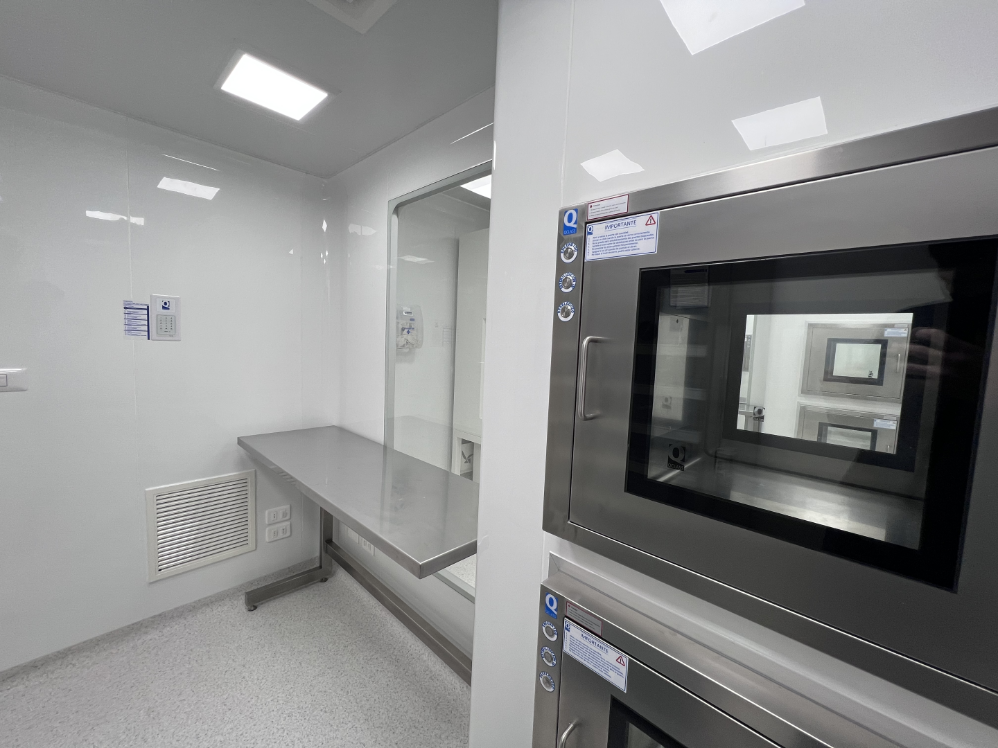 QCLASS Cleanrooms | Sistema de salas limpias con curvas incorporadas